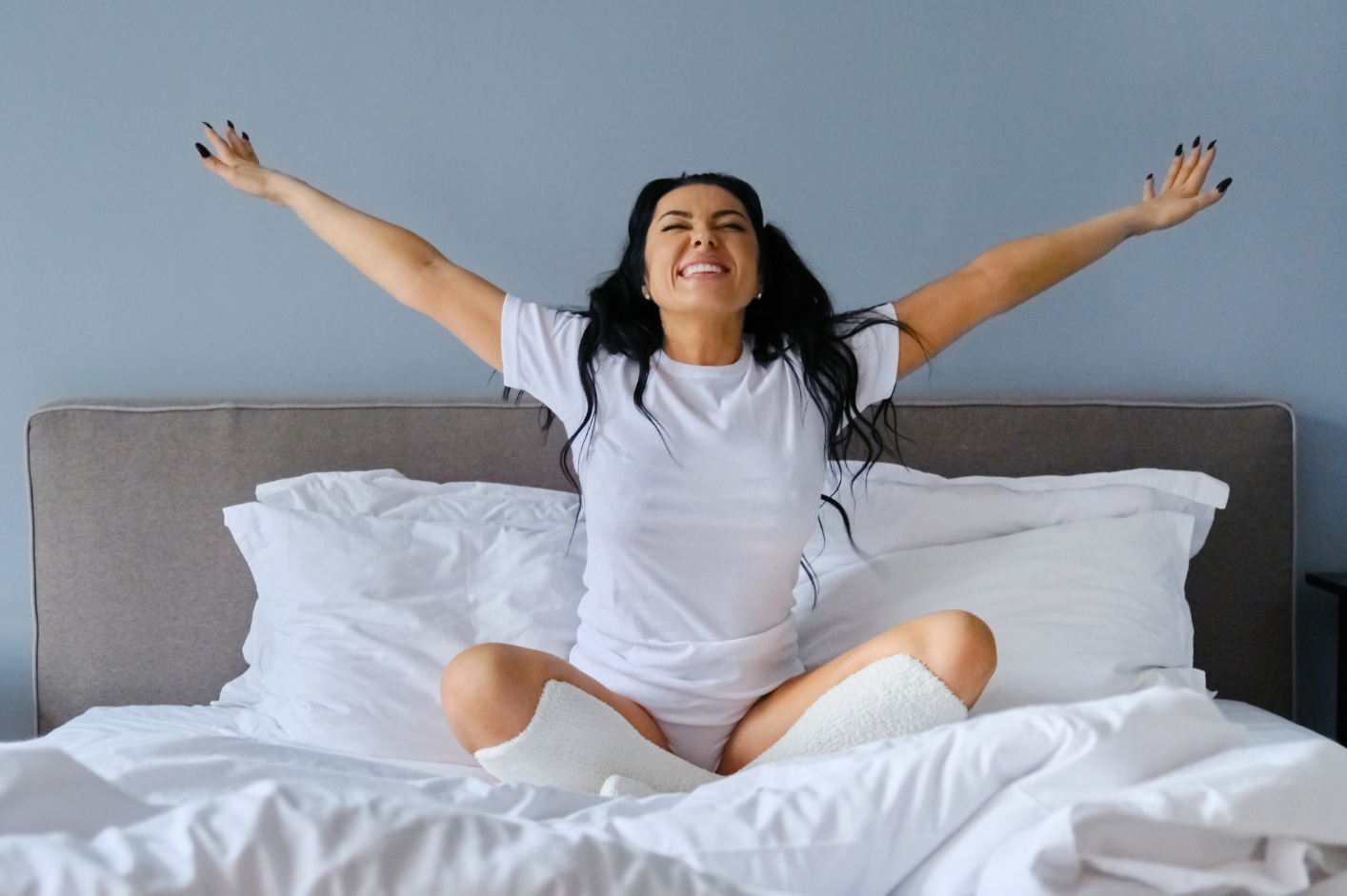 The Key To Waking Up Feeling Refreshed And Energized, According To ...